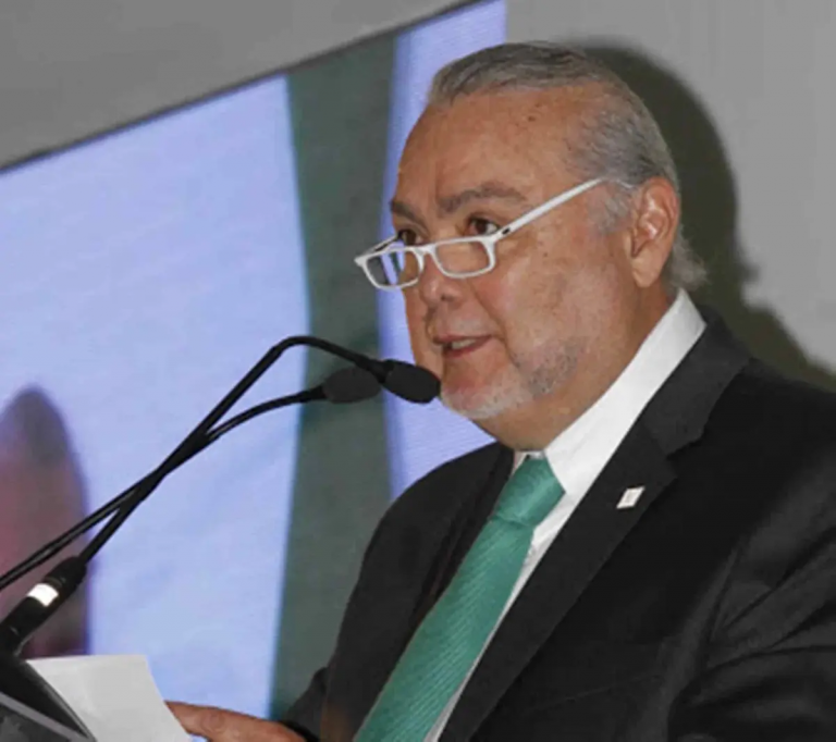 Ahorca Julio Villarreal a AHMSA