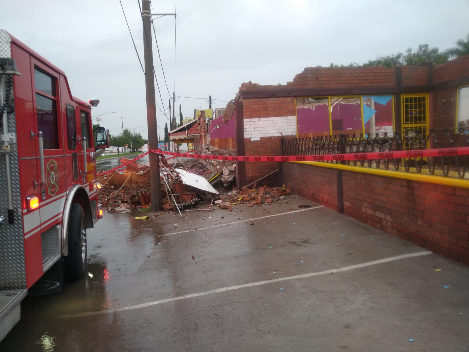 Se derrumba local abandonado en Torreón – Capital Coahuila