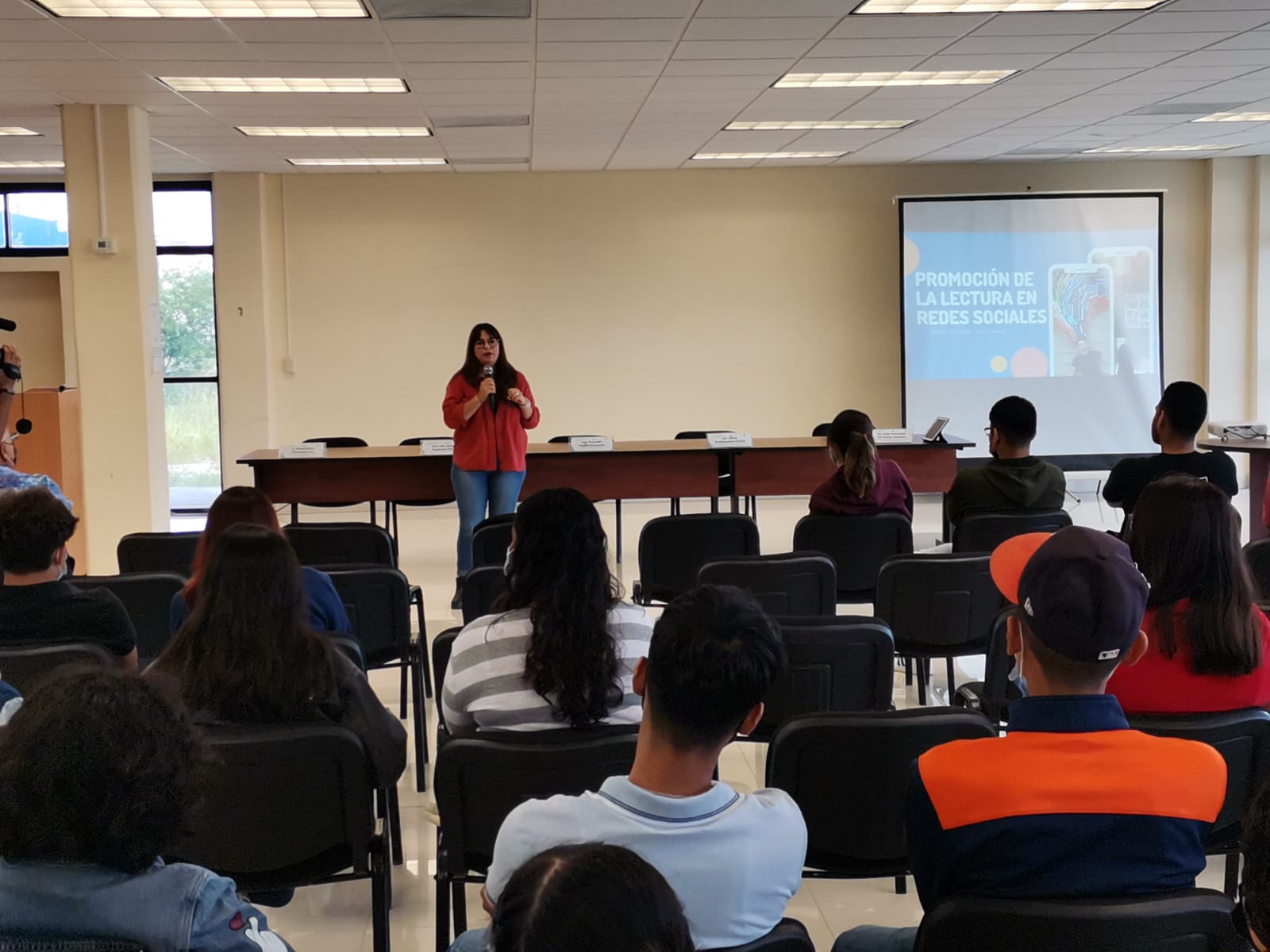 Lectura digital es atractiva para los jóvenes – Capital Coahuila