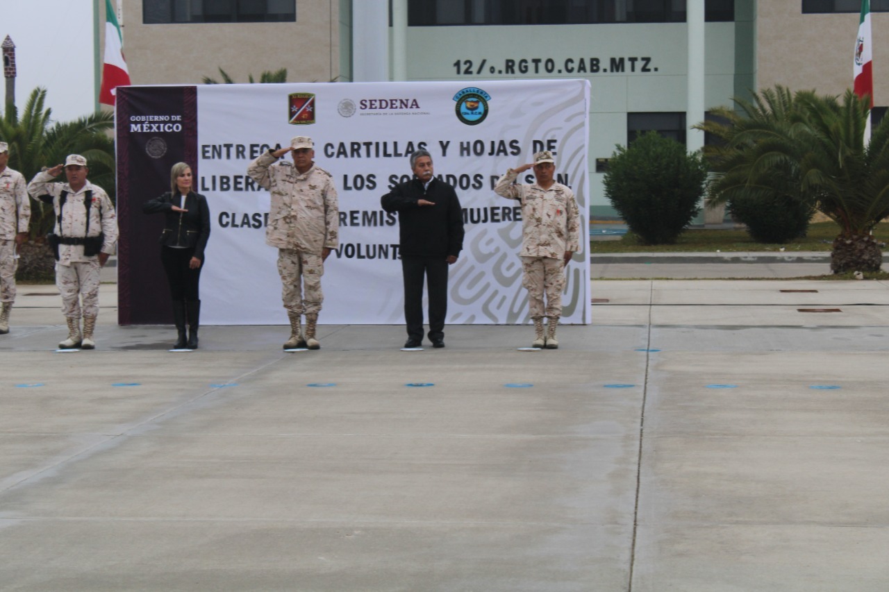 Entregan cartilla militar liberada a la primera mujer soldado – Capital ...