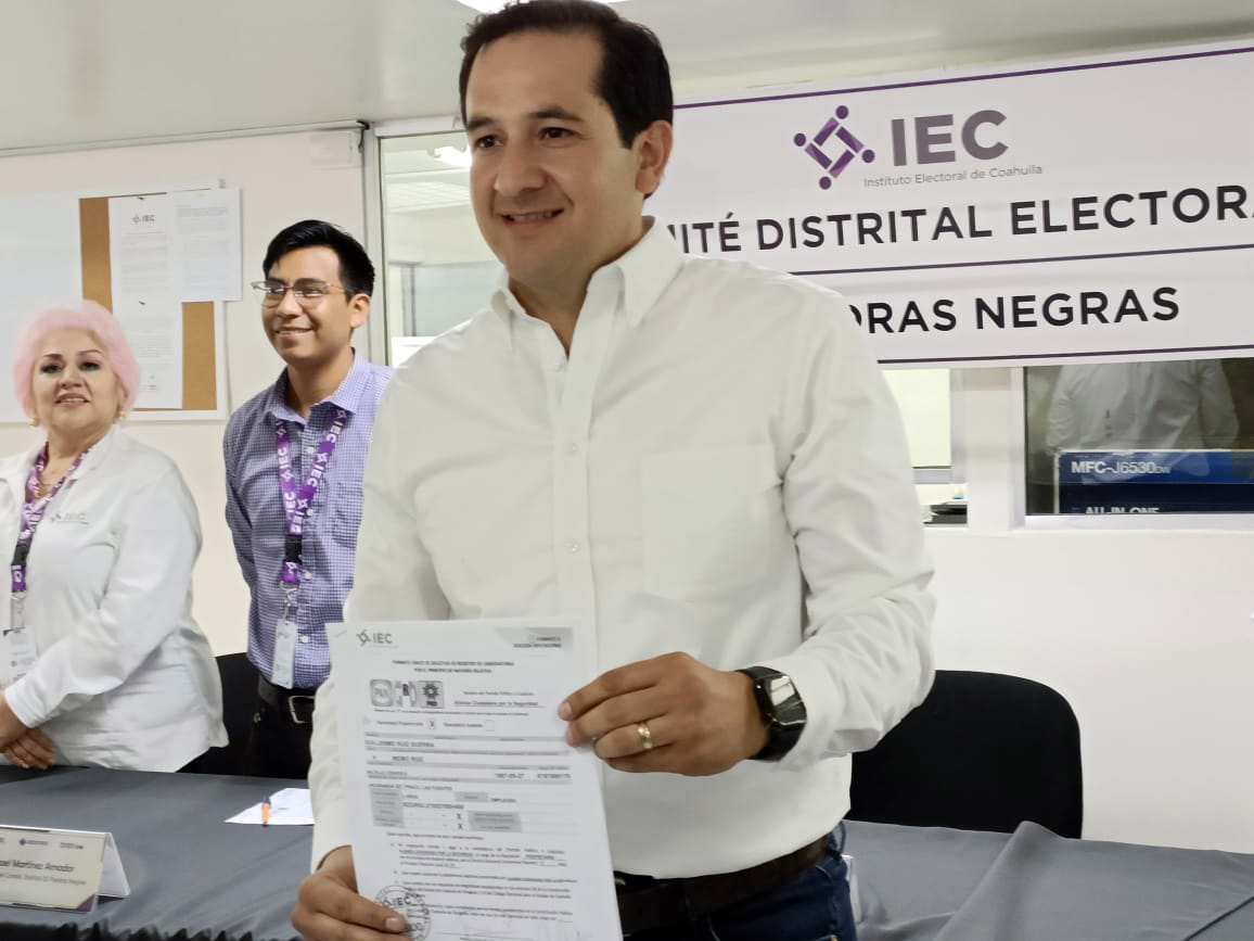 Se registra Guillermo Ruiz Guerra ante el IEC – Capital Coahuila